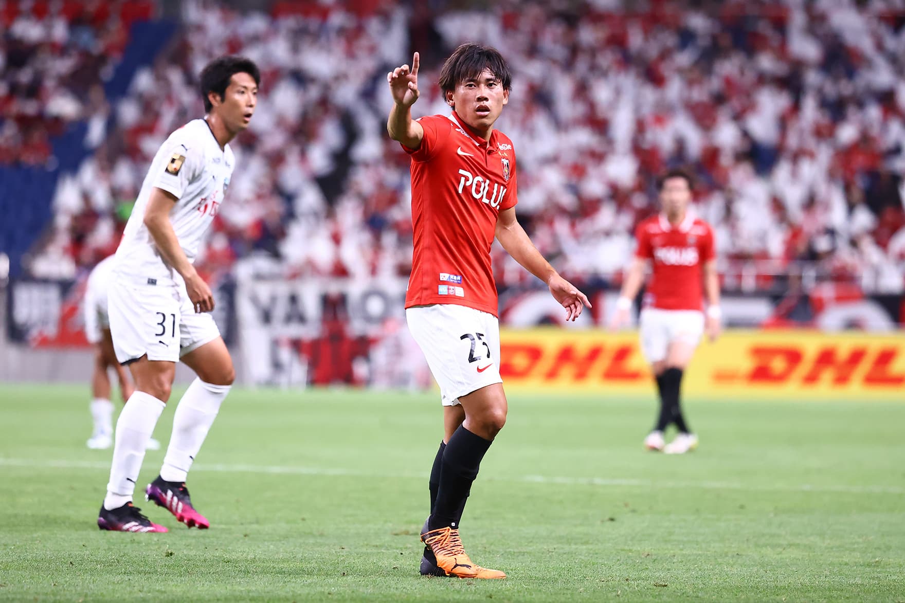 どの先生も、いま試合を見に来てくれています│レッズでんきマガジン powered by Enecle